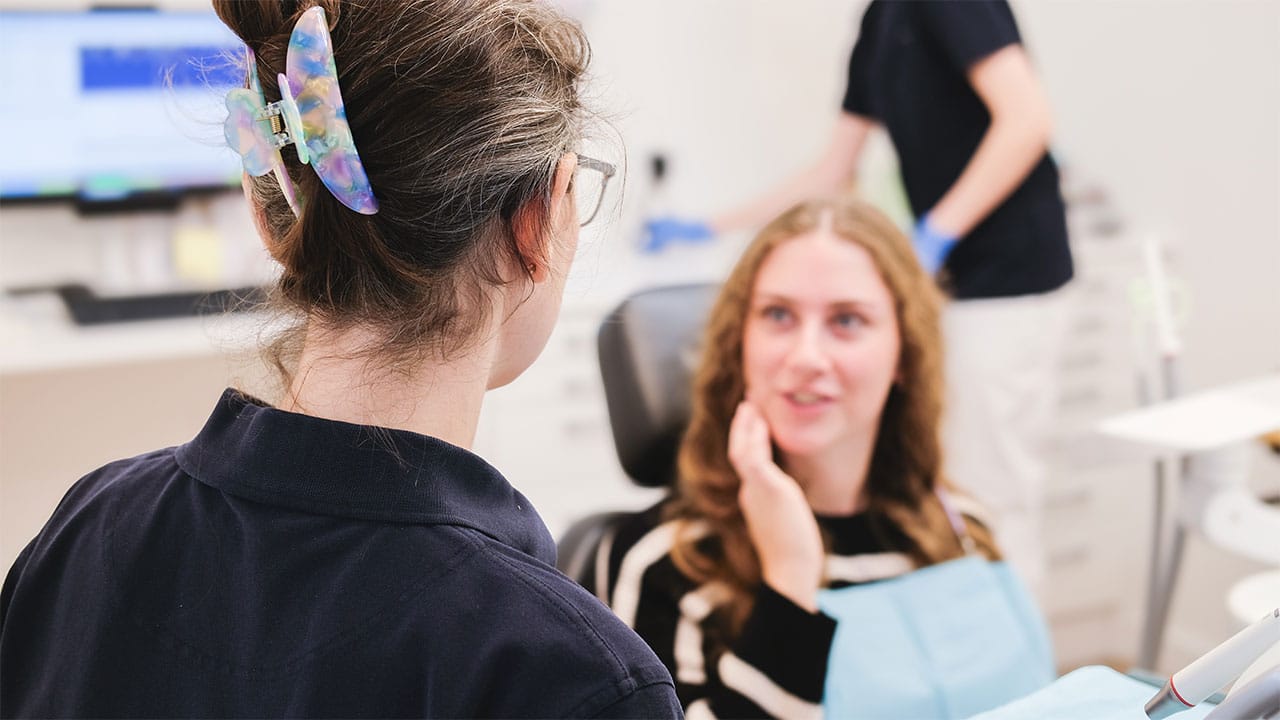 Knækket tand? Få akut tandlægehjælp i dag – Ingen ventetid